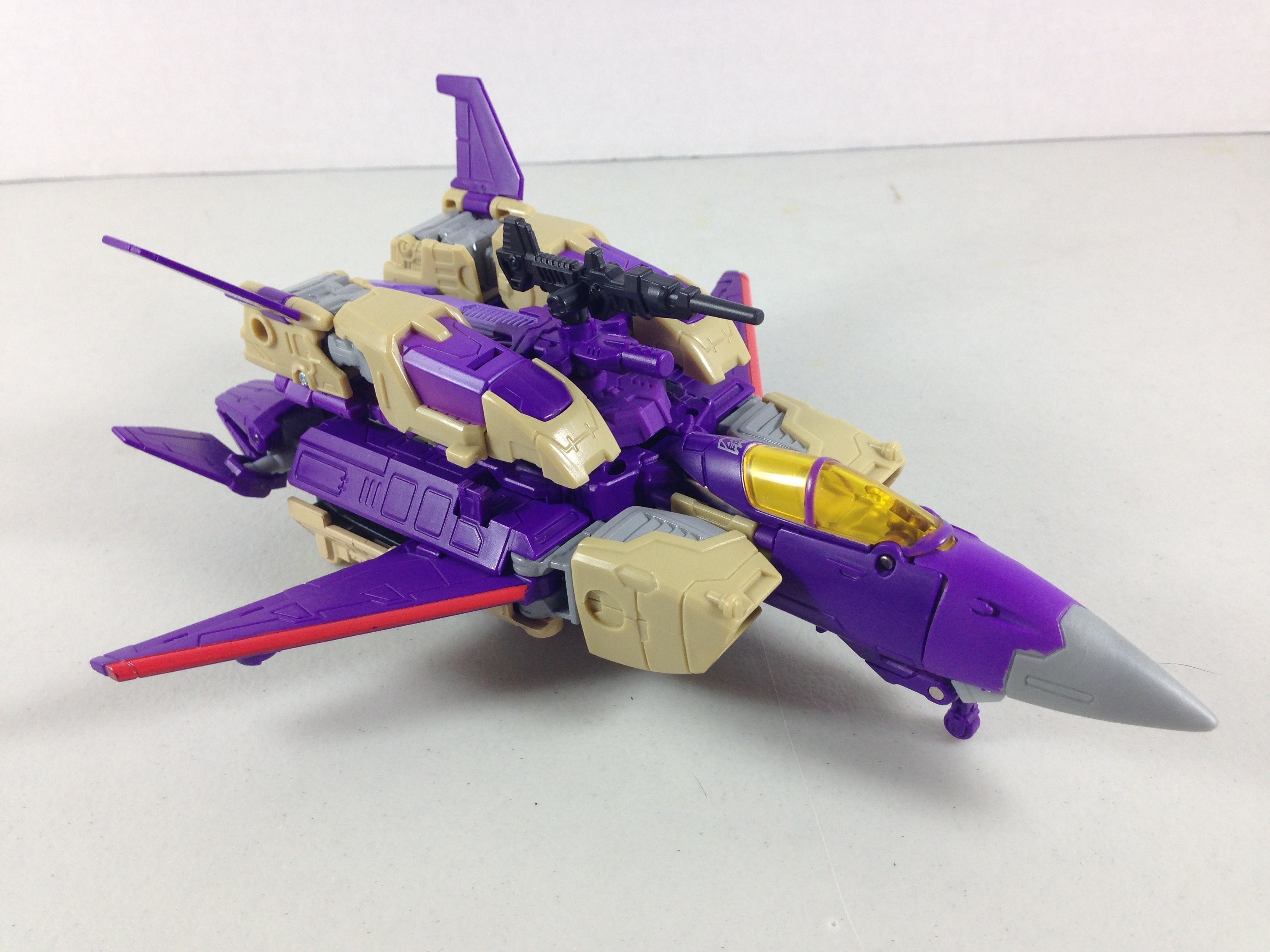 Voyager Blitzwing – Pax Cybertron