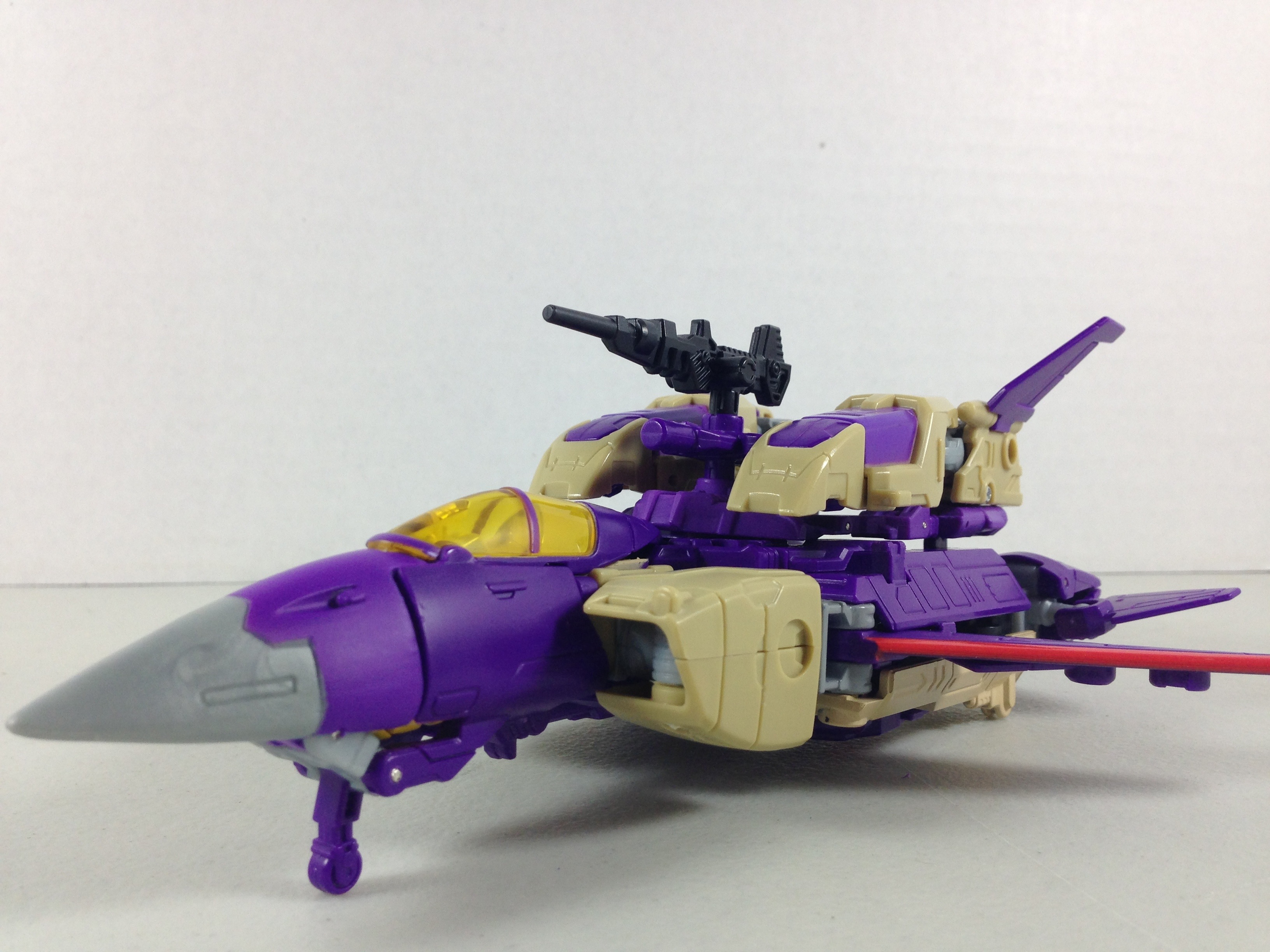 Voyager Blitzwing – Pax Cybertron