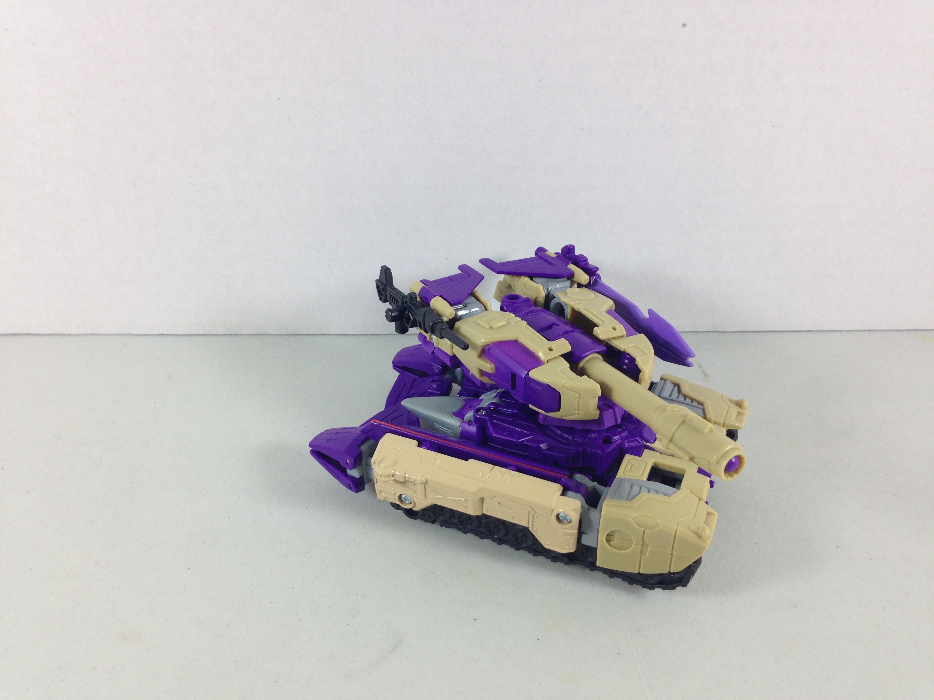 Voyager Blitzwing – Pax Cybertron