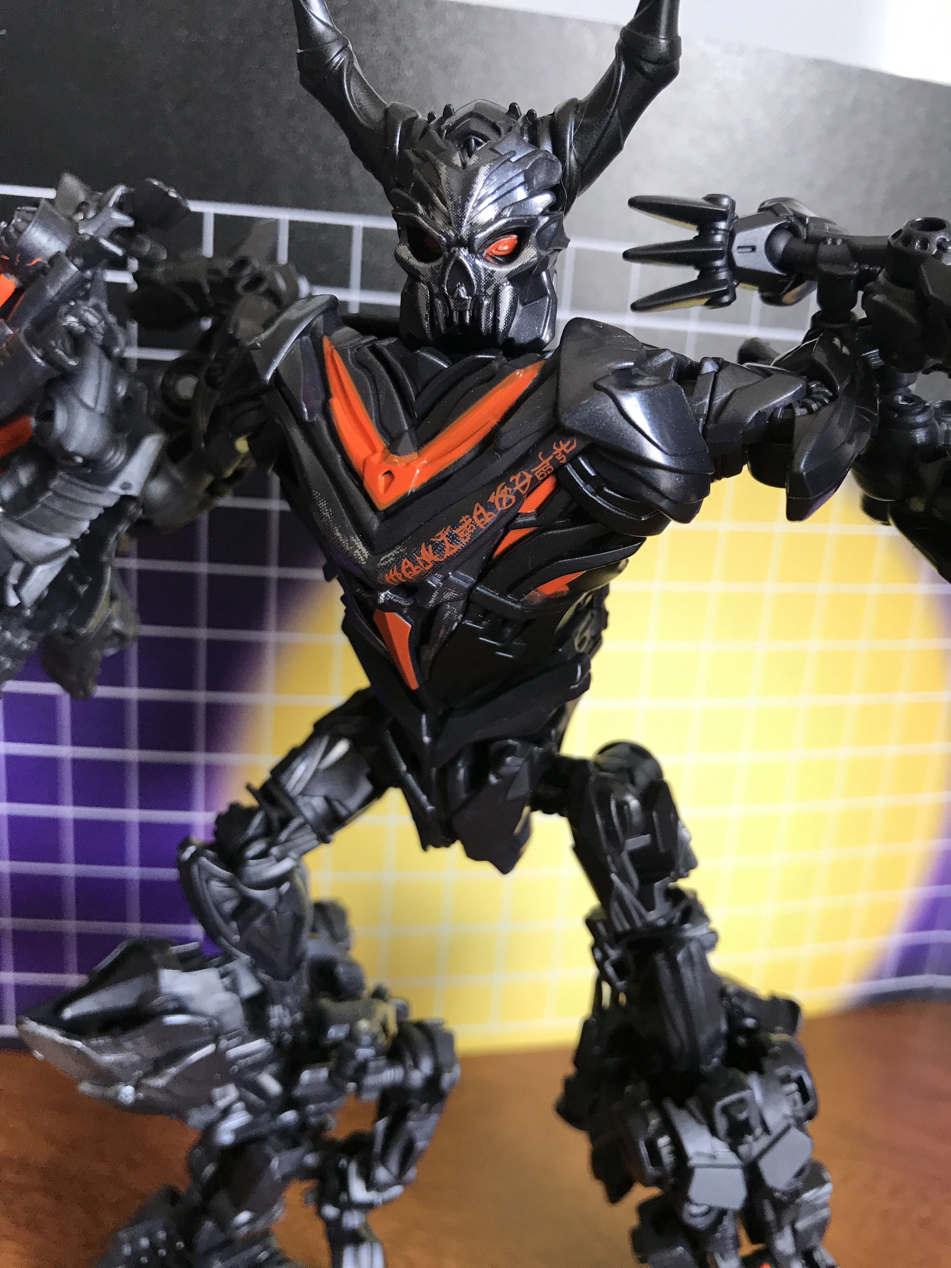 Transformers The Last Knight: Infernocus – Pax Cybertron